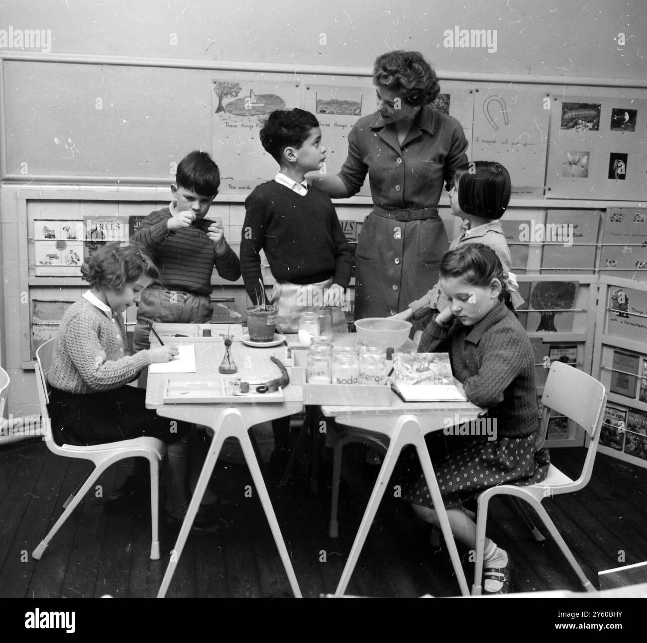 CHILDREN IN JESSOP PRIMARY SCHOOL IN LONDON 17 JANUARY 1961 Stock Photo ...