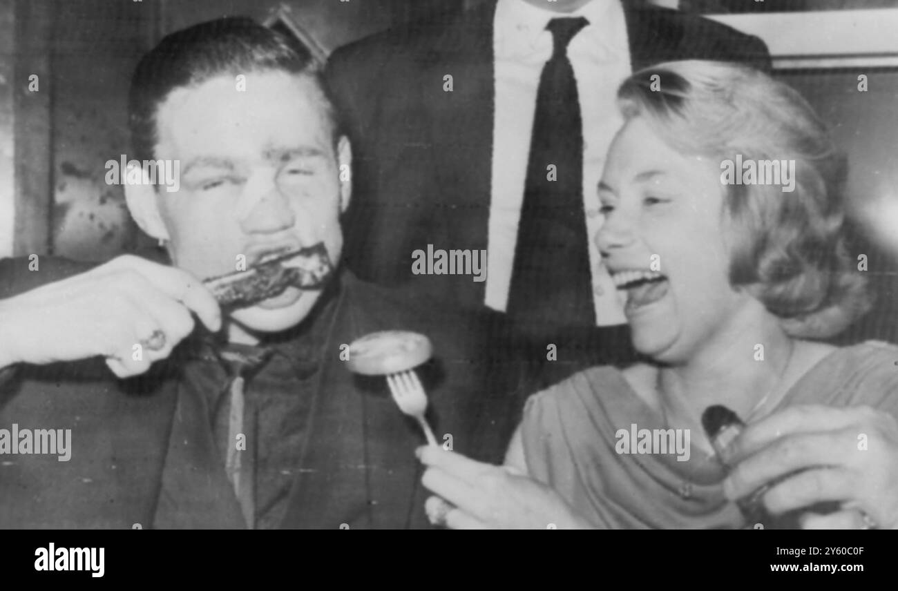 BOXER TERRY DOWNES AFTER A FIGHT 16 JANUARY 1961 Stock Photo - Alamy