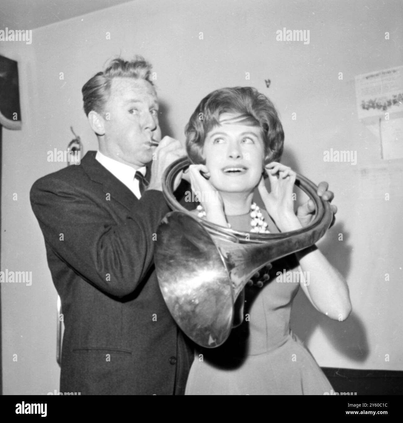 ACTOR VAN JOHNSOPN WITH PATRICIA LAMBERT 16 JANUARY 1961 Stock Photo - Alamy