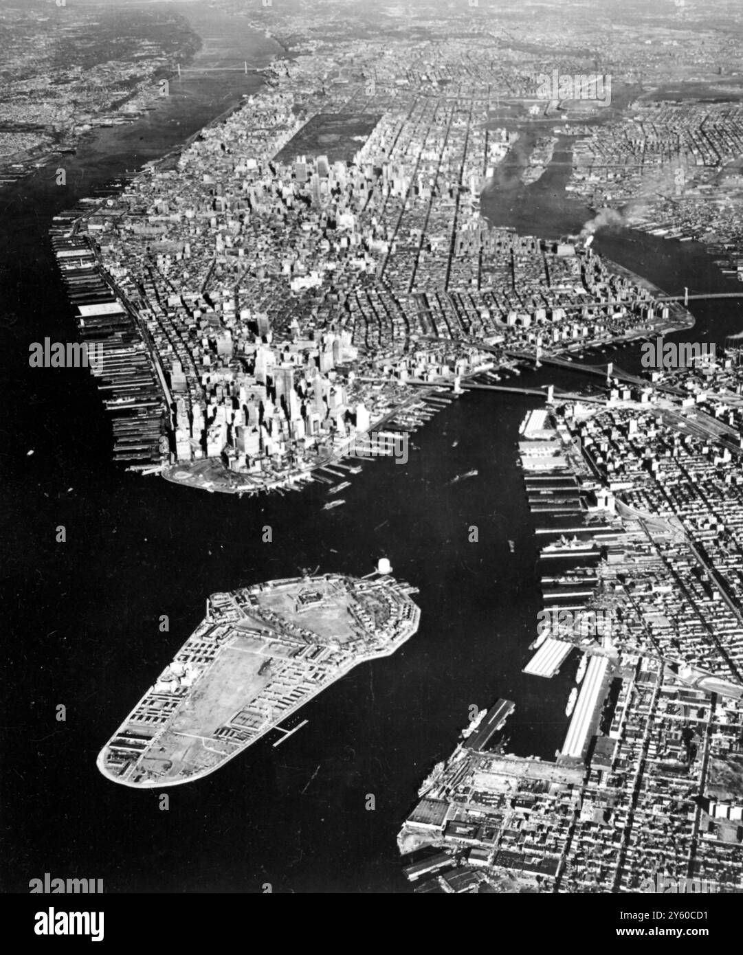 NEW YORK BROOKLYN PORT AUTHORITY PIERS 13 JANUARY 1961 Stock Photo - Alamy