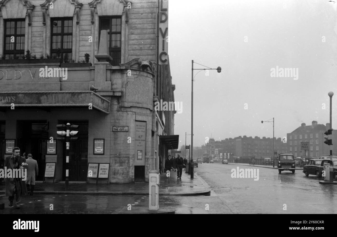 WATERLOO ROAD THREE PEOPLE ARRESTED LONDON 10 JANUARY 1961 Stock Photo waterloo-road-three-people-arrested-london-10-january-1961-stock-photo