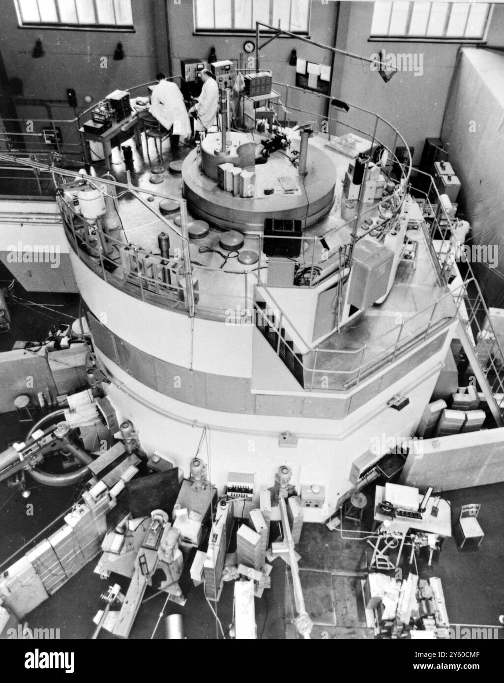 NUCLEAR PHYSICS - LABORATORY IN POLAND 10 JANUARY 1961 Stock Photo - Alamy