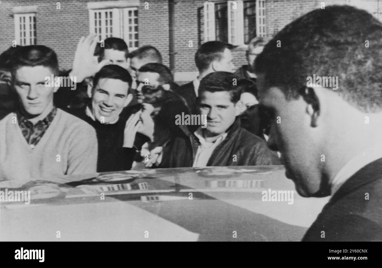 HAMILTON HOLMES - FIRST BLACK STUDENT ENROLS GEORGIA UNIVERSITY , USA ...