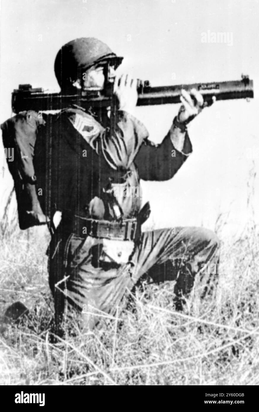 US ARMY SOLDIER DEMONSTRATES ANTI TANK GRENADE 6 JANUARY 1961 Stock ...