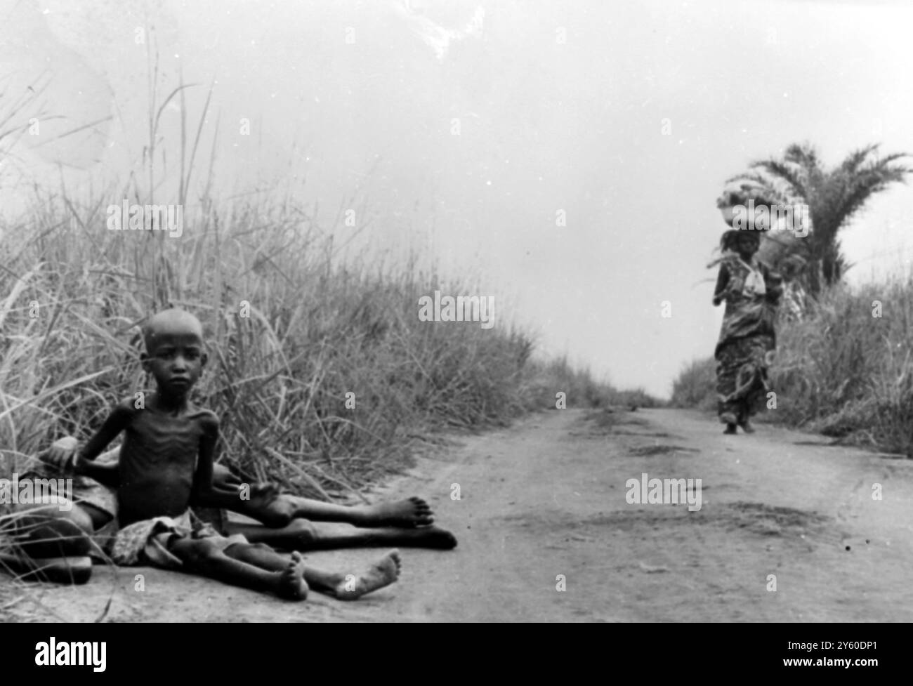 REFUGEES STARVING MOTHER AND CHILD REFUGEE CENTRE KASAI 5 JANUARY 1961 ...