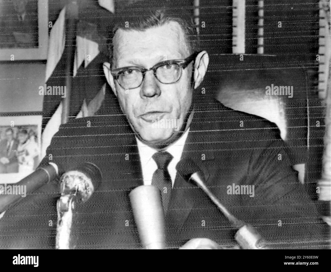 WHITE HOUSE PRESS SECRETARY JAMES HAGERTY ANNOUNCES BREAK WITH CUBA 4 ...