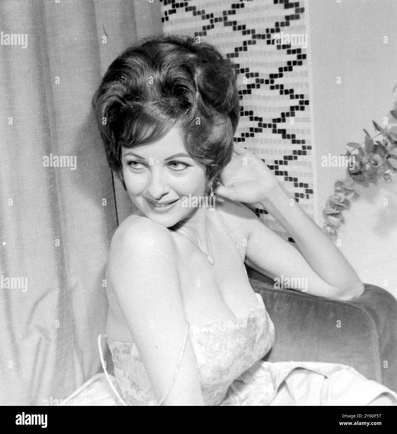 EXOTIC DANCER TEMPEST STORM PRESS CONFERENCE / 27 DECEMBER 1960 Stock Photo - Alamy