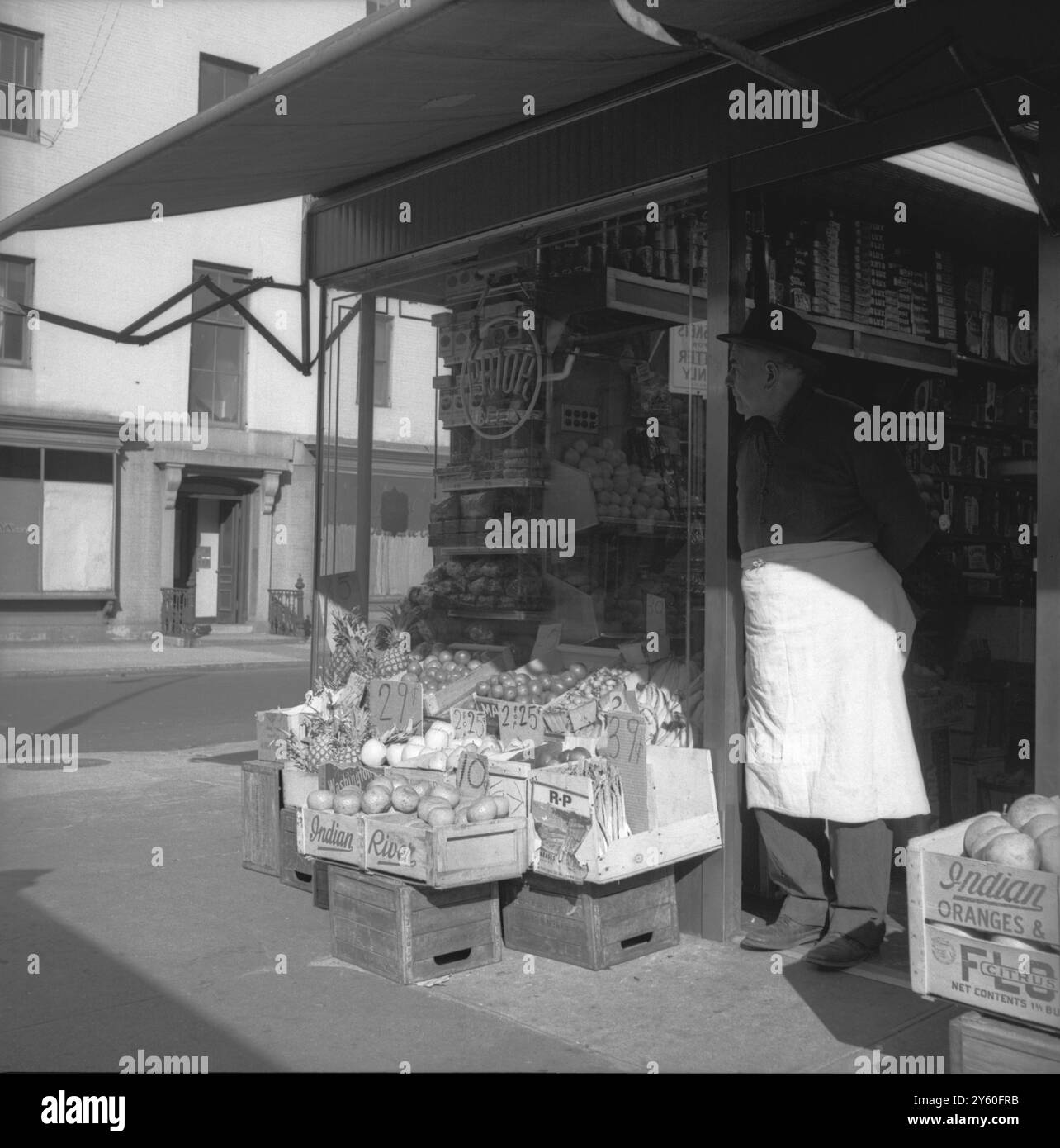 Brooklyn new york bodega hi-res stock photography and images - Alamy
