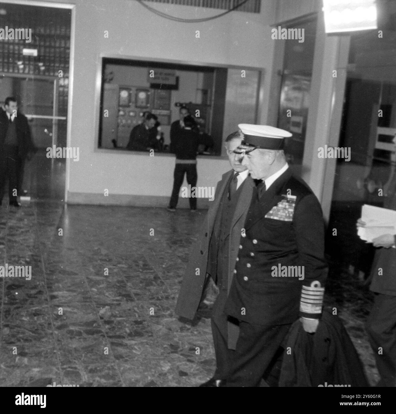 M'BATTEN LORD LEAVES NATO HEADQUARTER (HQ) PARIS 19 DECEMBER 1960 Stock ...