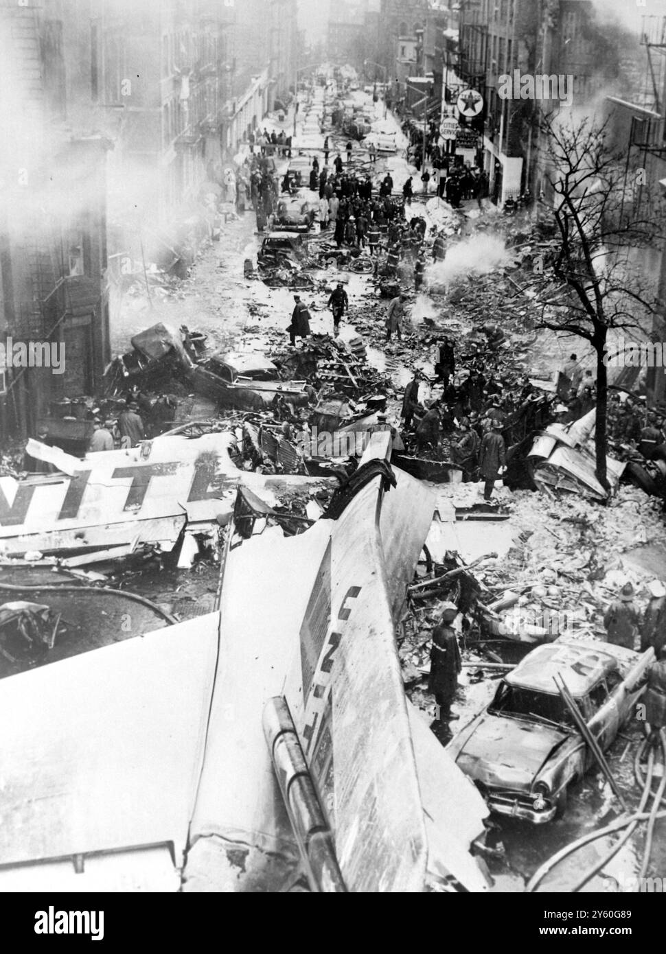 AVIATION TWA AND UNITED AIRLINER CRASH OVER BROOKLYN 16 DECEMBER 1960 ...