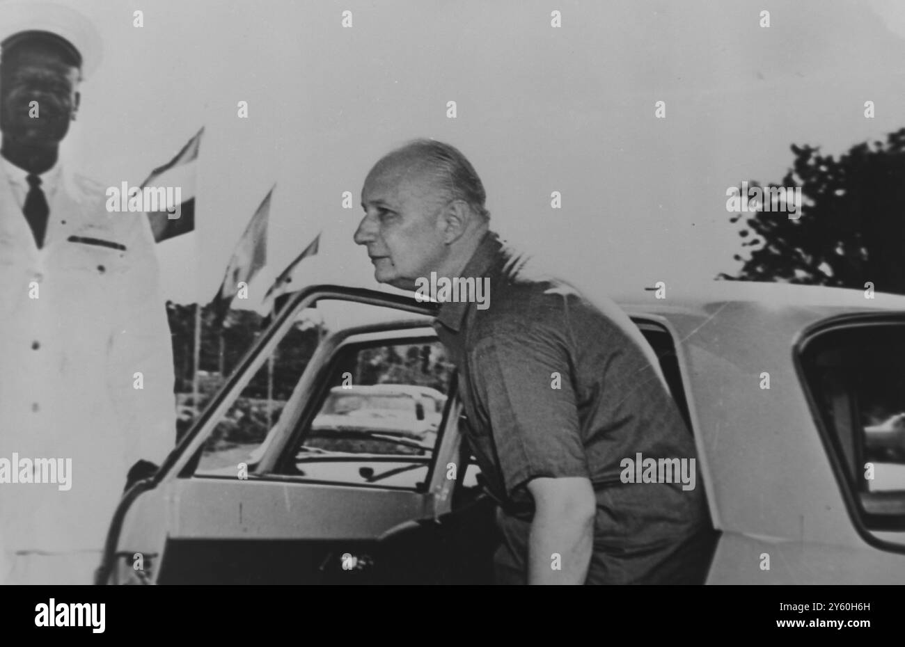 GOVERNMENT AMBASSADOR IN GHANA 12 DECEMBER 1960 Stock Photo - Alamy