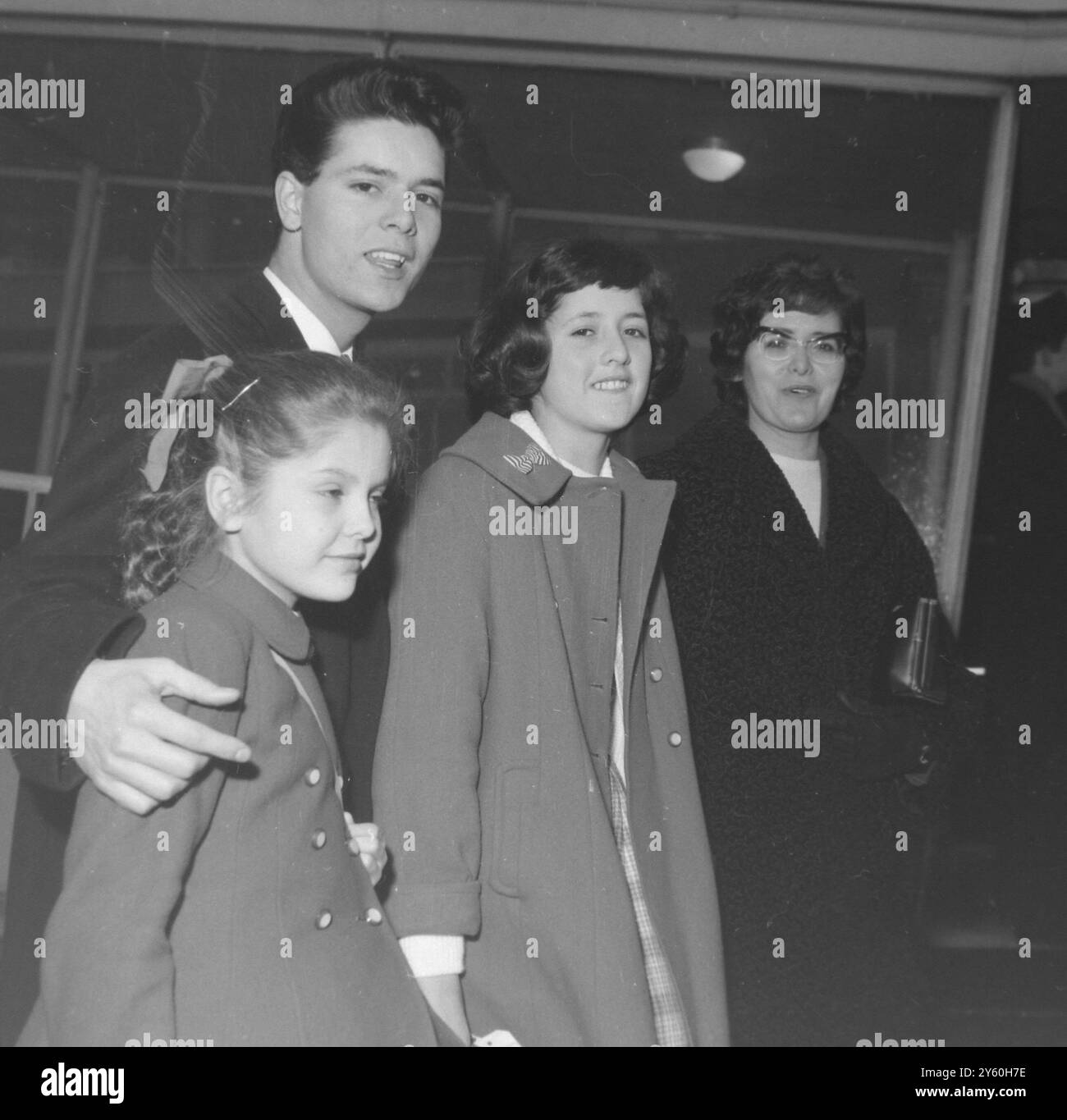 Cliff richard 1960 hi-res stock photography and images - Alamy