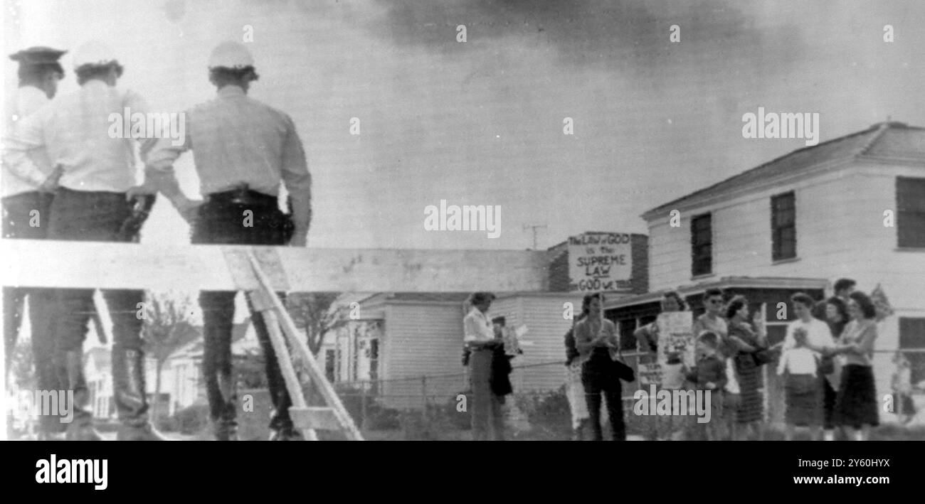 RACIAL SEGREGATION DEMONSTRATORS IN NEW ORLEANS 7 DECEMBER 1960 Stock ...