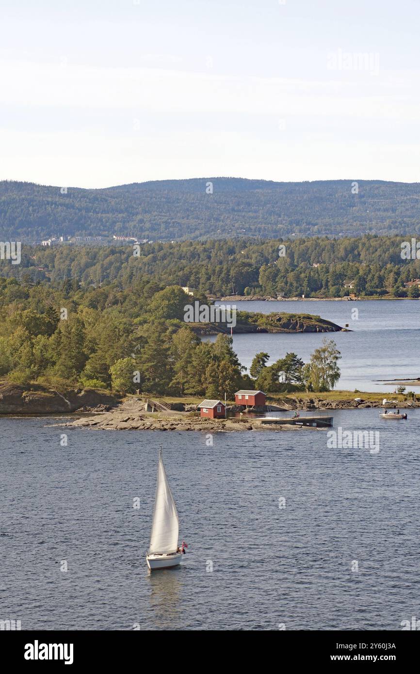 Boat sails peacefully pleasure hi-res stock photography and images - Alamy