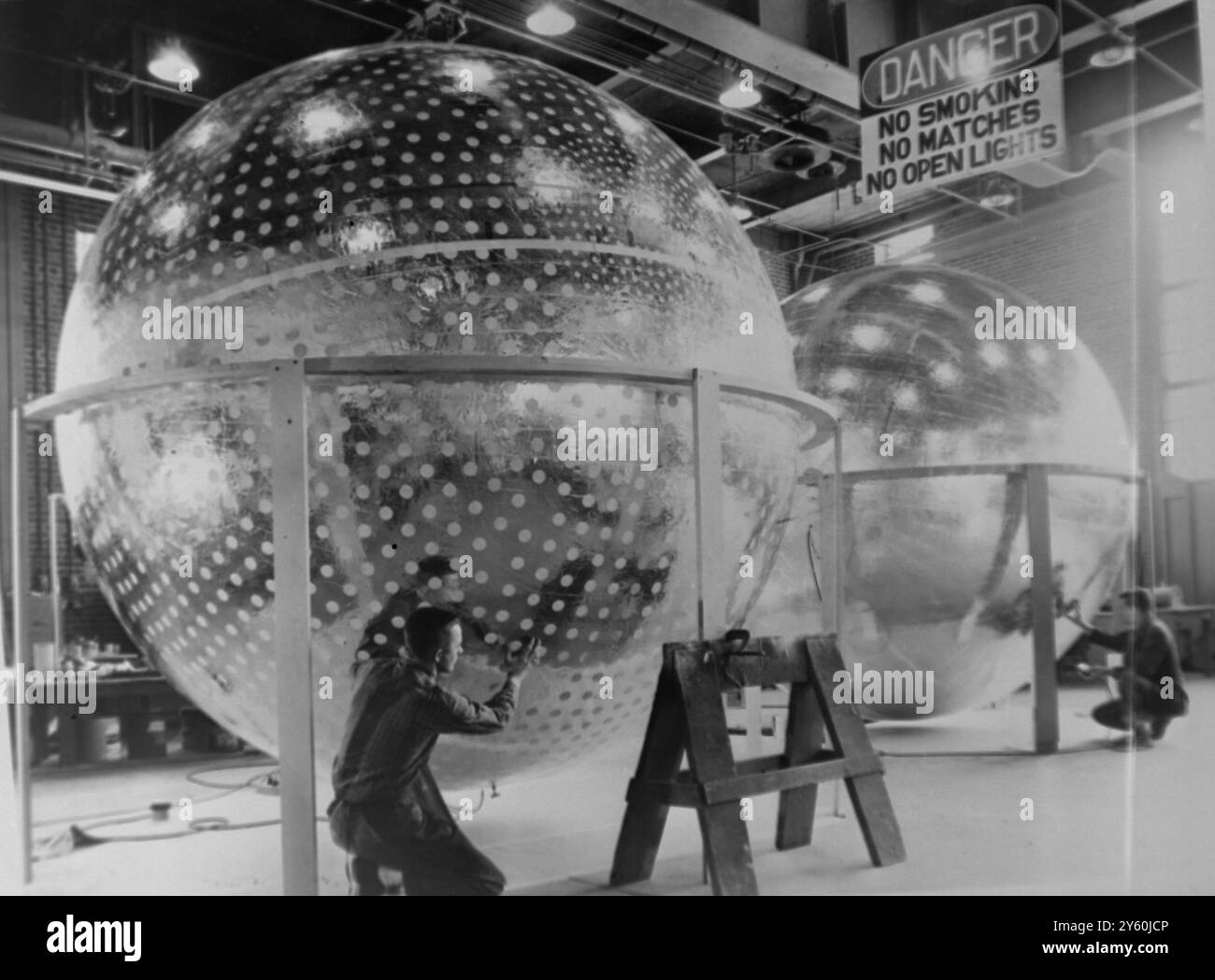 Balloon diameter hi-res stock photography and images - Alamy