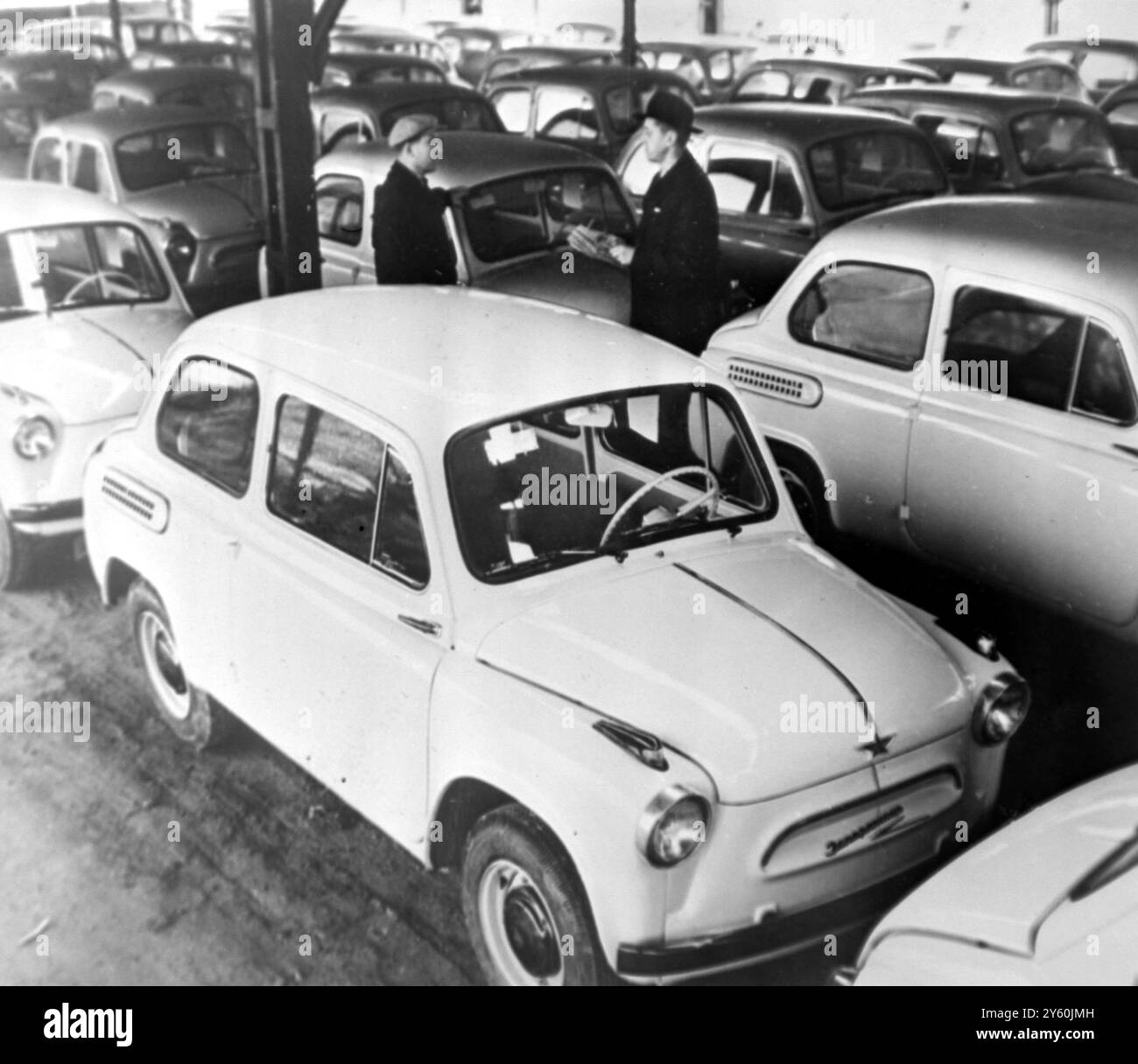 FACTORIES MOTOR CAR FACTORY 5 DECEMBER 1960 Stock Photo - Alamy