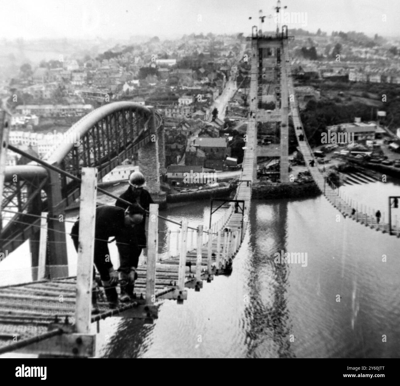 BRIDGES NEW TAMAR ROAD SUSPENSION BRIDGE 3 DECEMBER 1960 Stock Photo ...