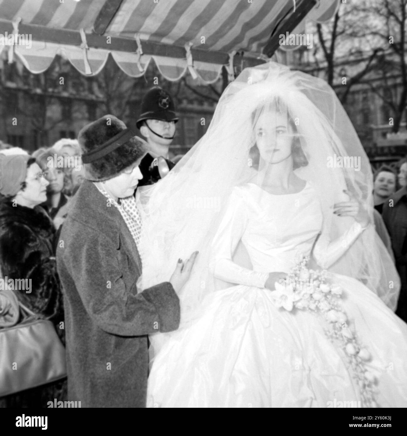 MILNE TESSA WEDS CUNNINGHAM-REID N / 1 DECEMBER 1960 Stock Photo - Alamy