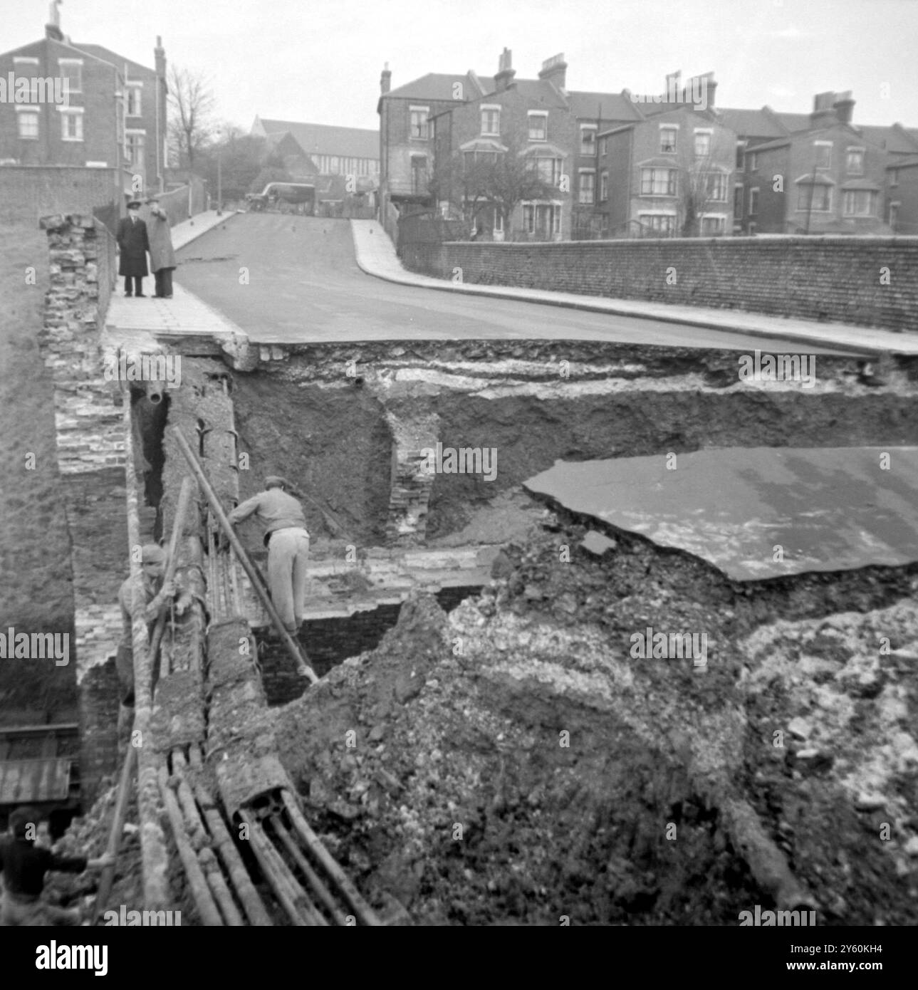 RAILWAYS BRIDGE COLLAPSED TRAIN 29 NOVEMBER 1960 Stock Photo - Alamy