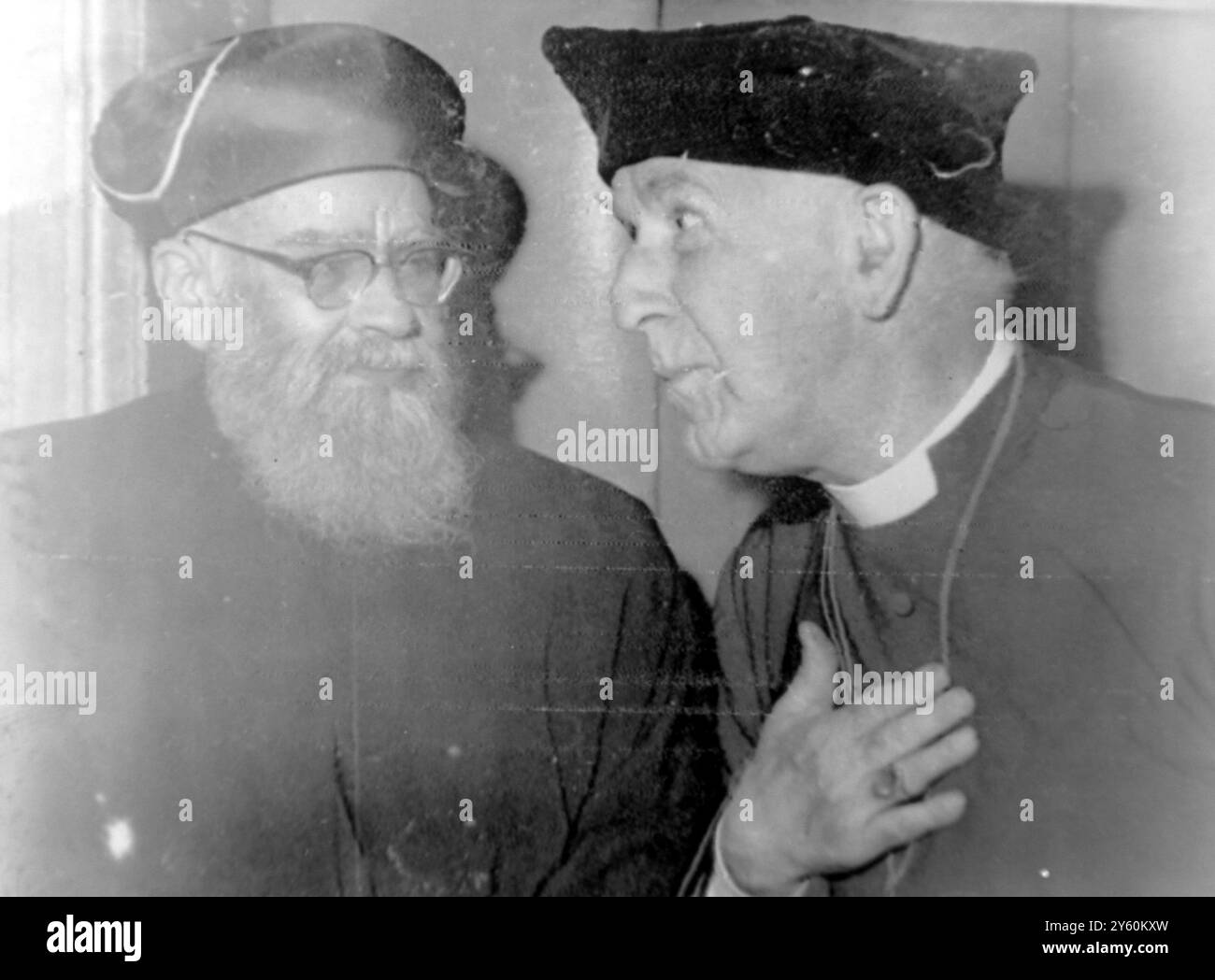 FISHER GEOFFRE CONFERS WITH RABBI / 28 NOVEMBER 1960 Stock Photo - Alamy