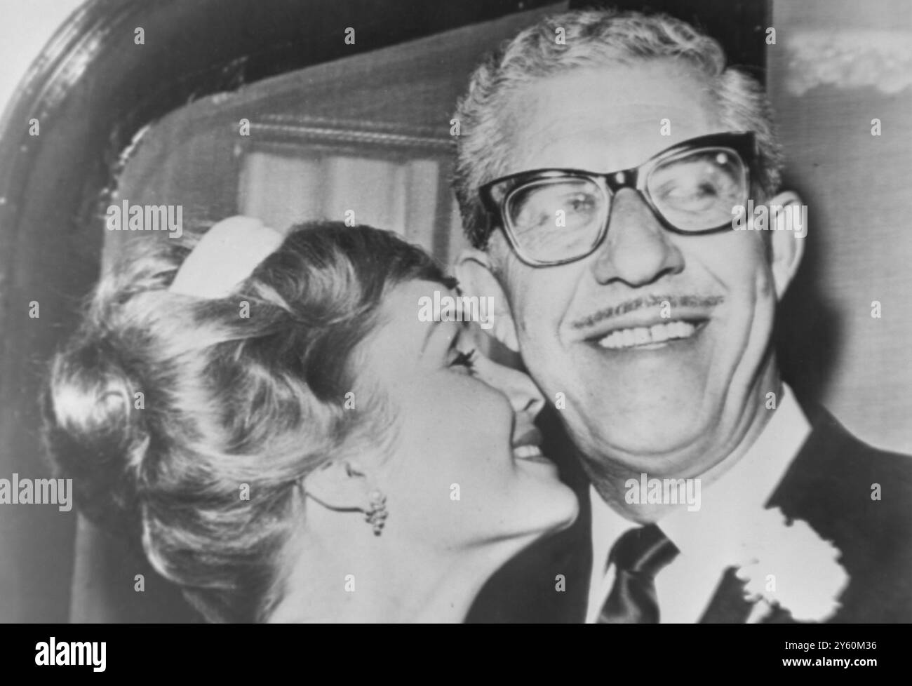 KARL HARRY WEDS REYNOLDS DEBBIE / 26 NOVEMBER 1960 Stock Photo - Alamy