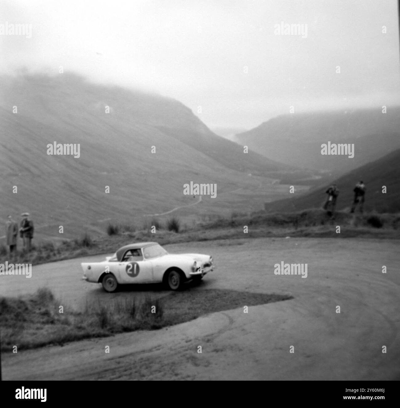 MAYMAN PAULINE SCOTLAND RAC RALLY / 24 NOVEMBER 1960 Stock Photo - Alamy