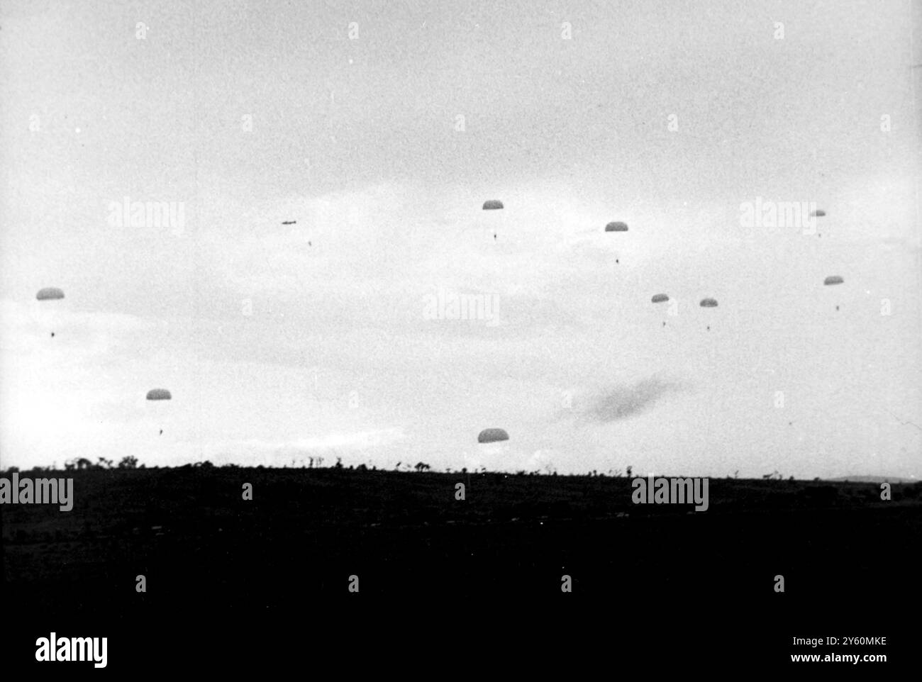 Army training 1960 hi-res stock photography and images - Alamy