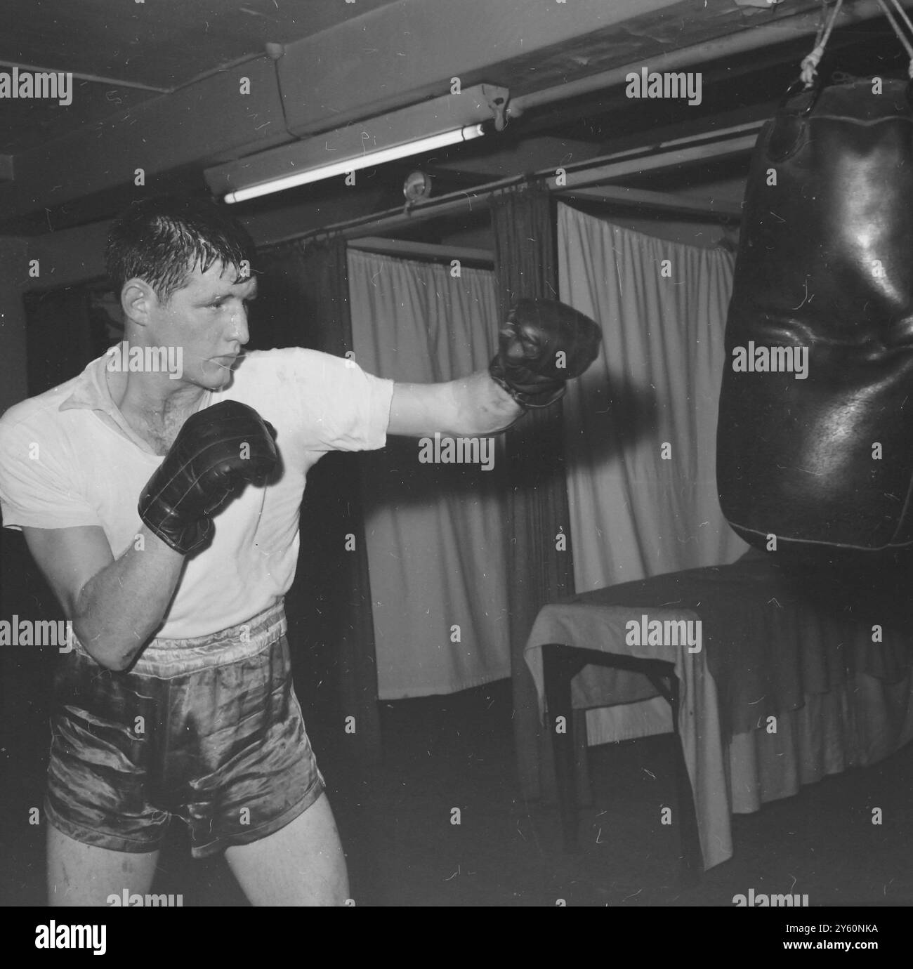 TAUM LYLE WIFE AND SON STEVEN / 15 NOVEMBER 1960 Stock Photo - Alamy