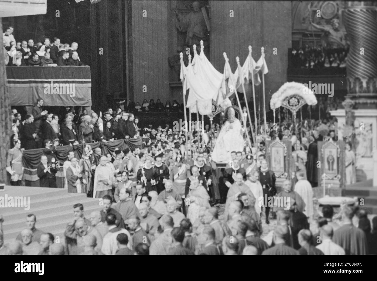POPE JOHN XXIII CHAIR CARRIED SLAV BYZANTINE / 14 NOVEMBER 1960 Stock ...