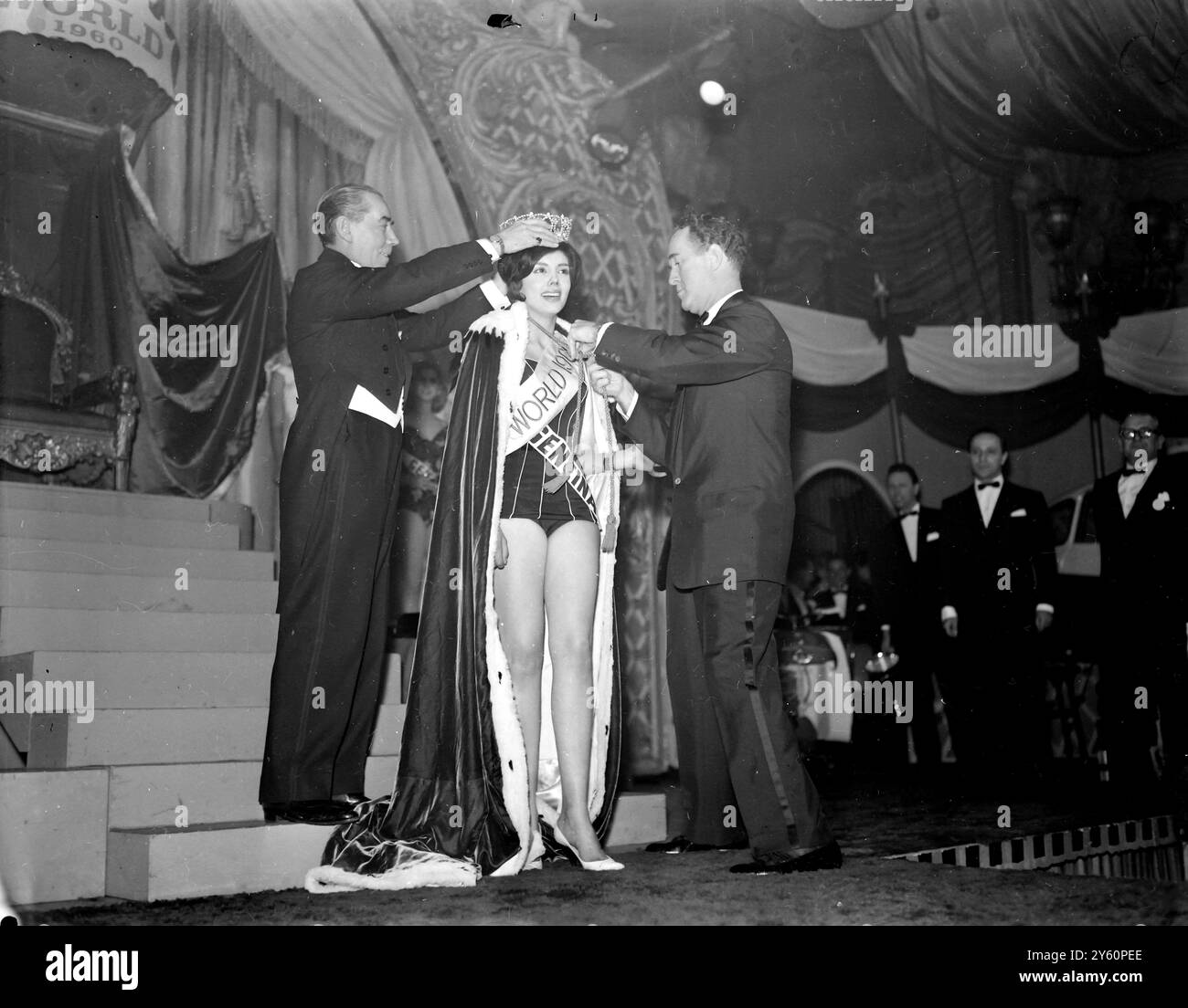 BEAUTY MISS WORLD CROWNED 8 NOVEMBER 1960 Stock Photo - Alamy
