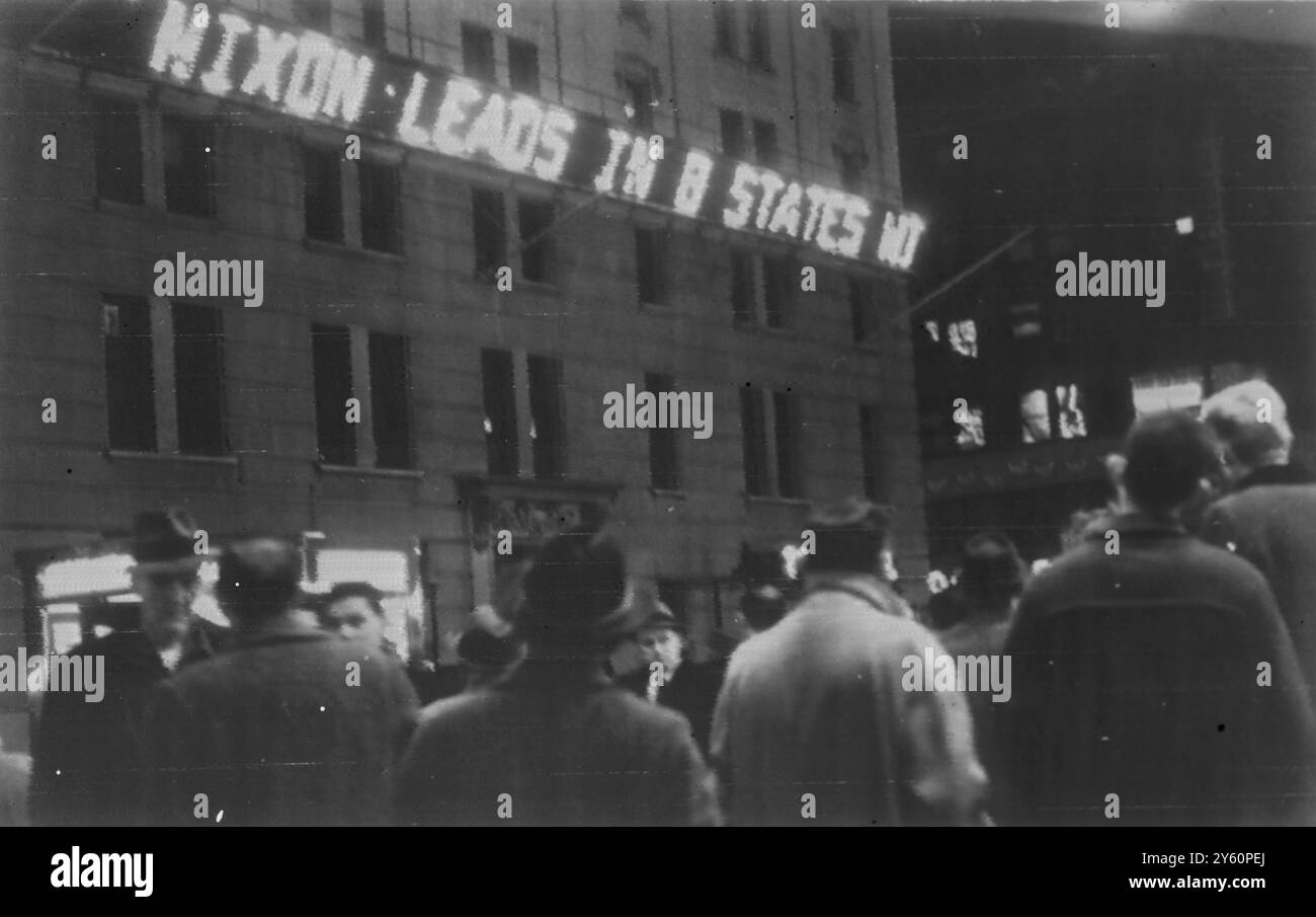 ELECTIONS CROWD WATCHING ELECTION SIGN IN TIMES SQUARE 9 NOVEMBER 1960 ...