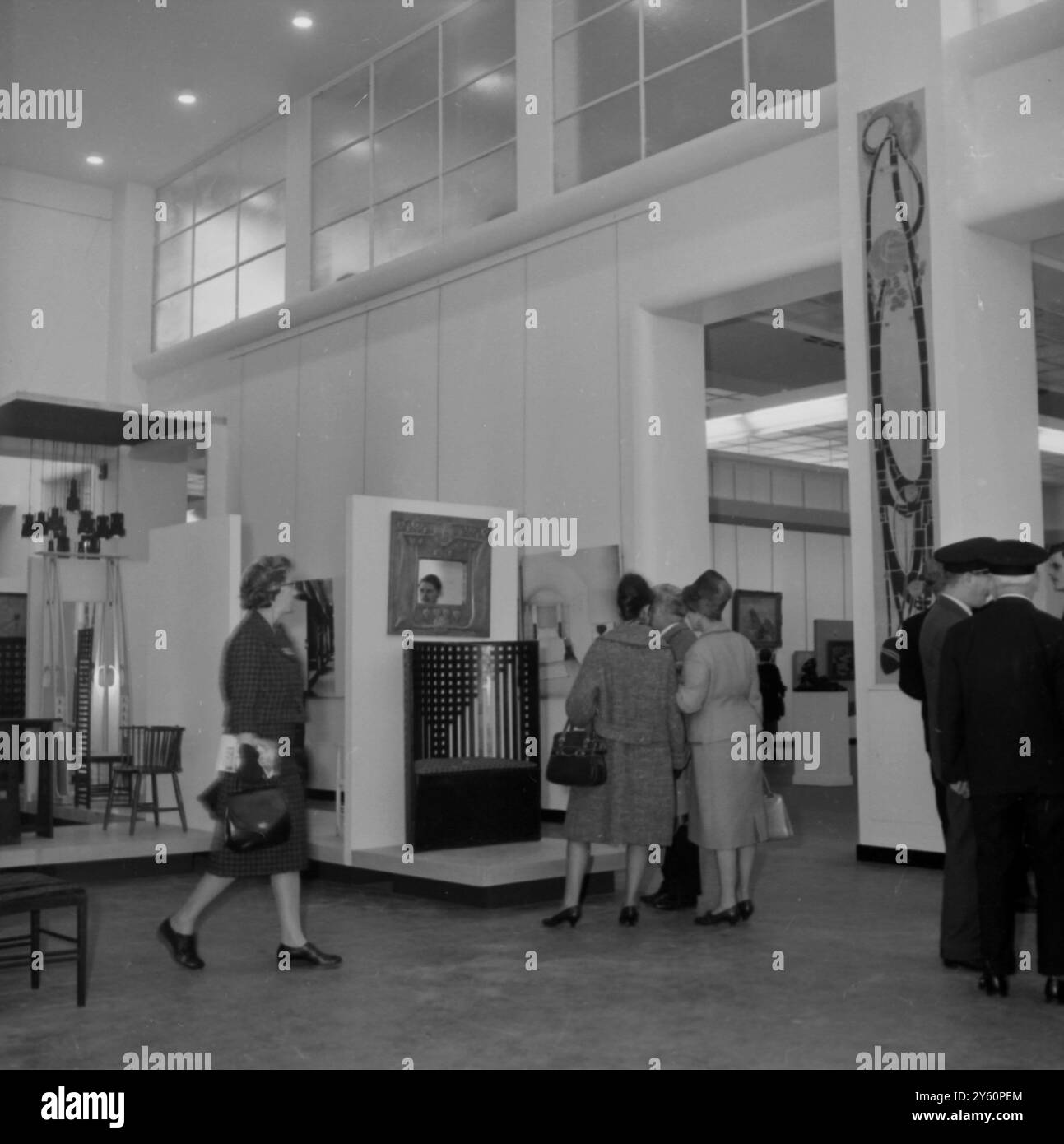 8 broadcast Black and White Stock Photos & Images - Alamy