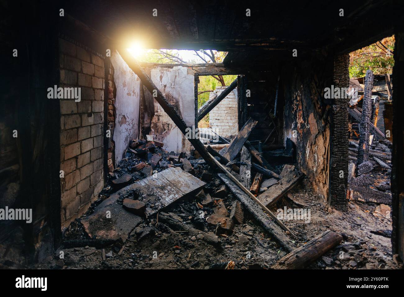 Consequences of fire. Burnt house Stock Photo - Alamy