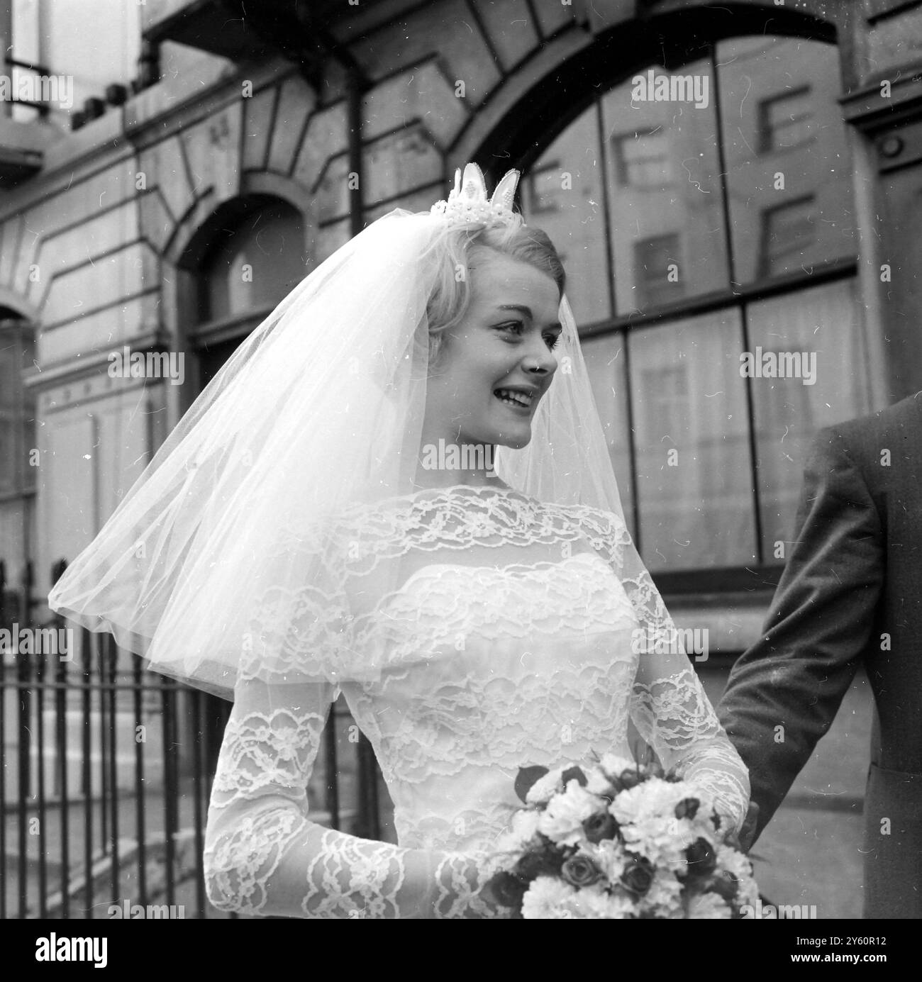 ACTRESS HAL DYER WEDDING 5 NOVEMBER 1960 Stock Photo - Alamy