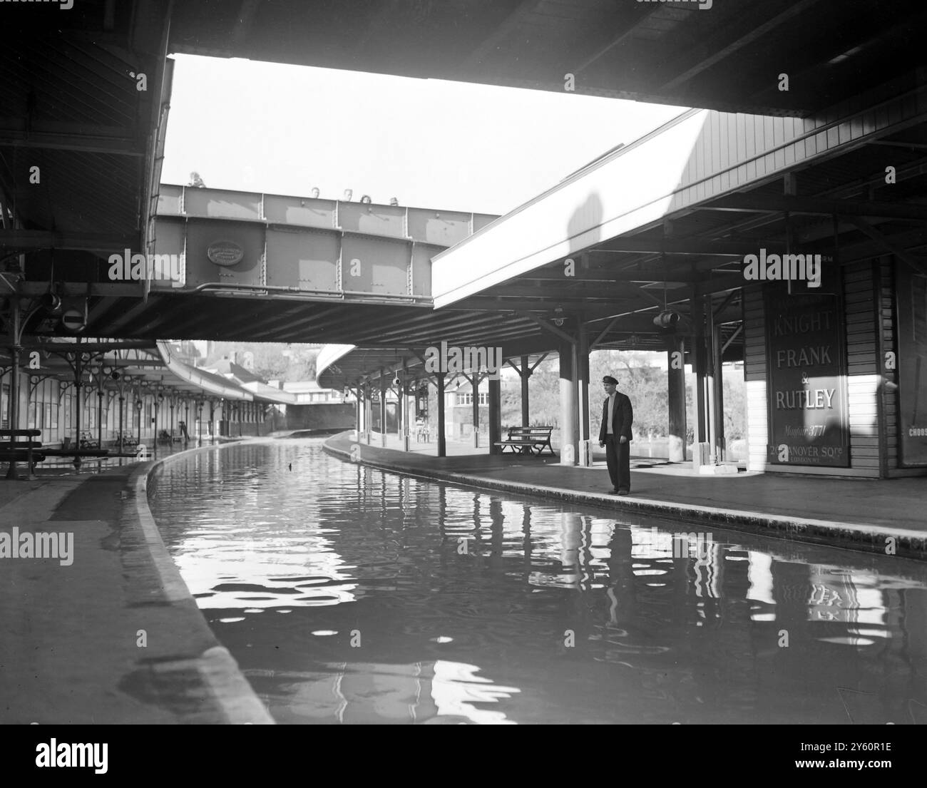 FLOODS RAILWAY STATION LEWES SUSSEX 5 NOVEMBER 1960 Stock Photo - Alamy