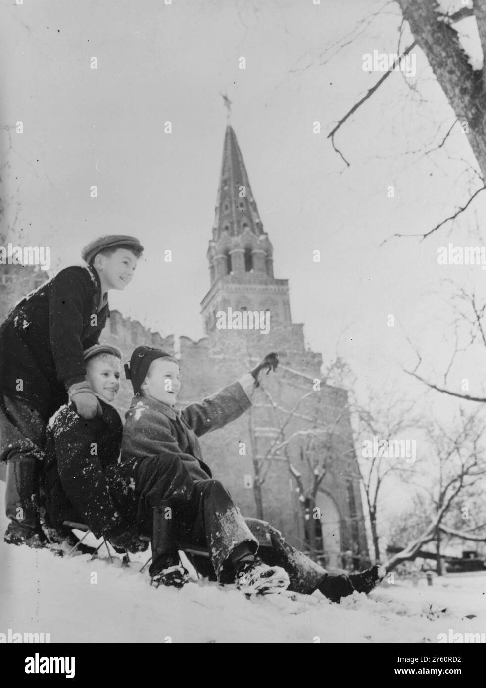CHILDREN ALEXANDROVSKI GARDEN FIRST FALL OF SNOW 1 NOVEMBER 1960 Stock ...
