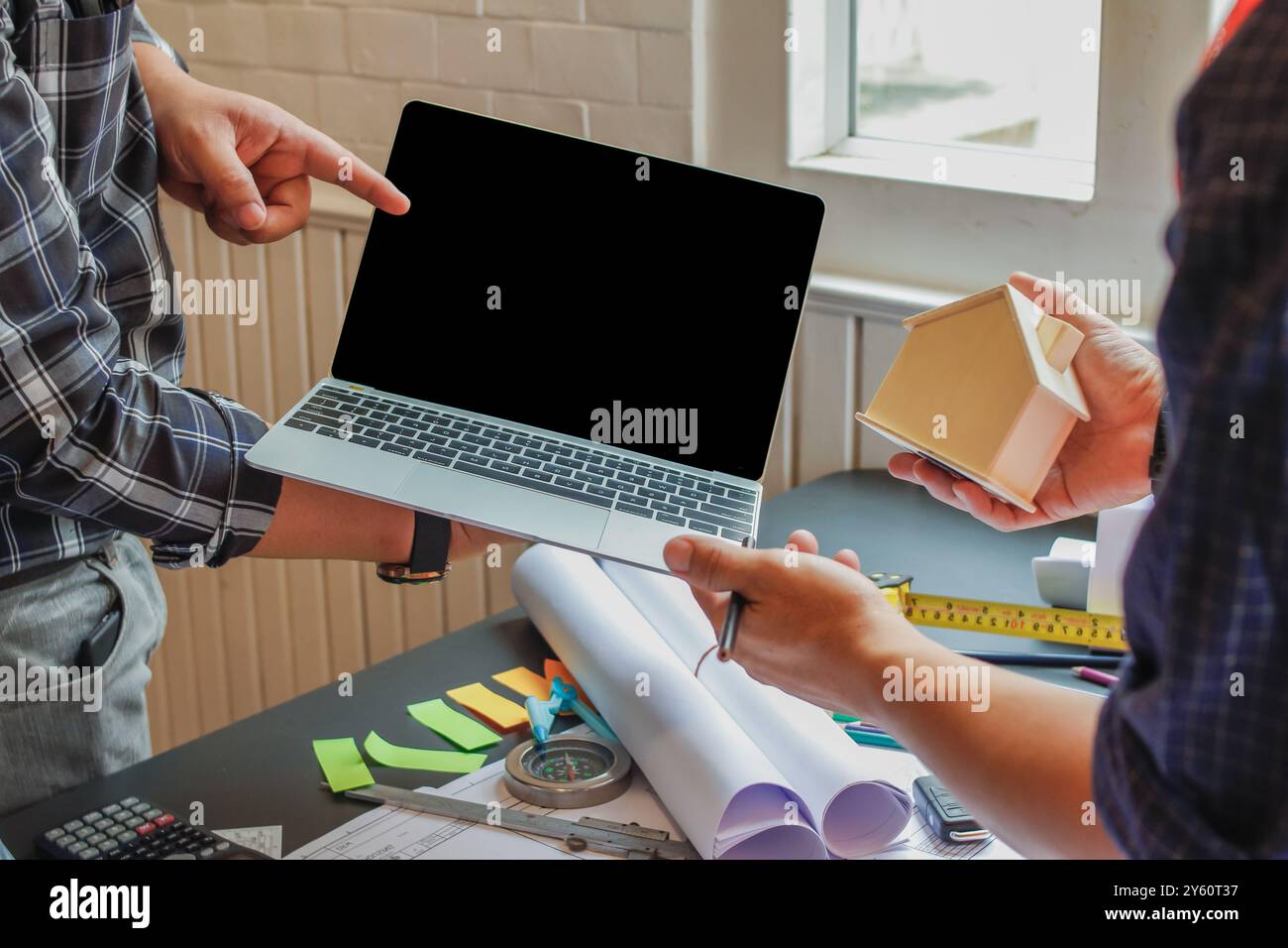 A team of architects and engineers discuss with investors to design ...