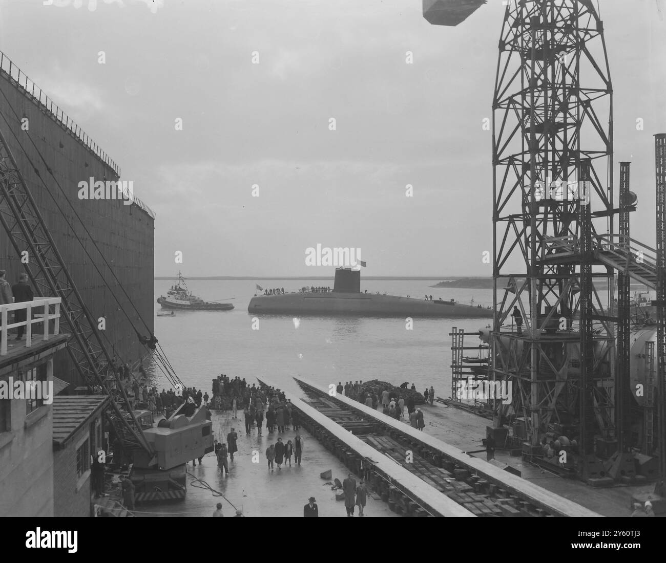 SHIPS LAUNCH DREADNOUGHT BY QUEEN ELIZABETH FIRST ATOMIC SUBMARINE 21 ...