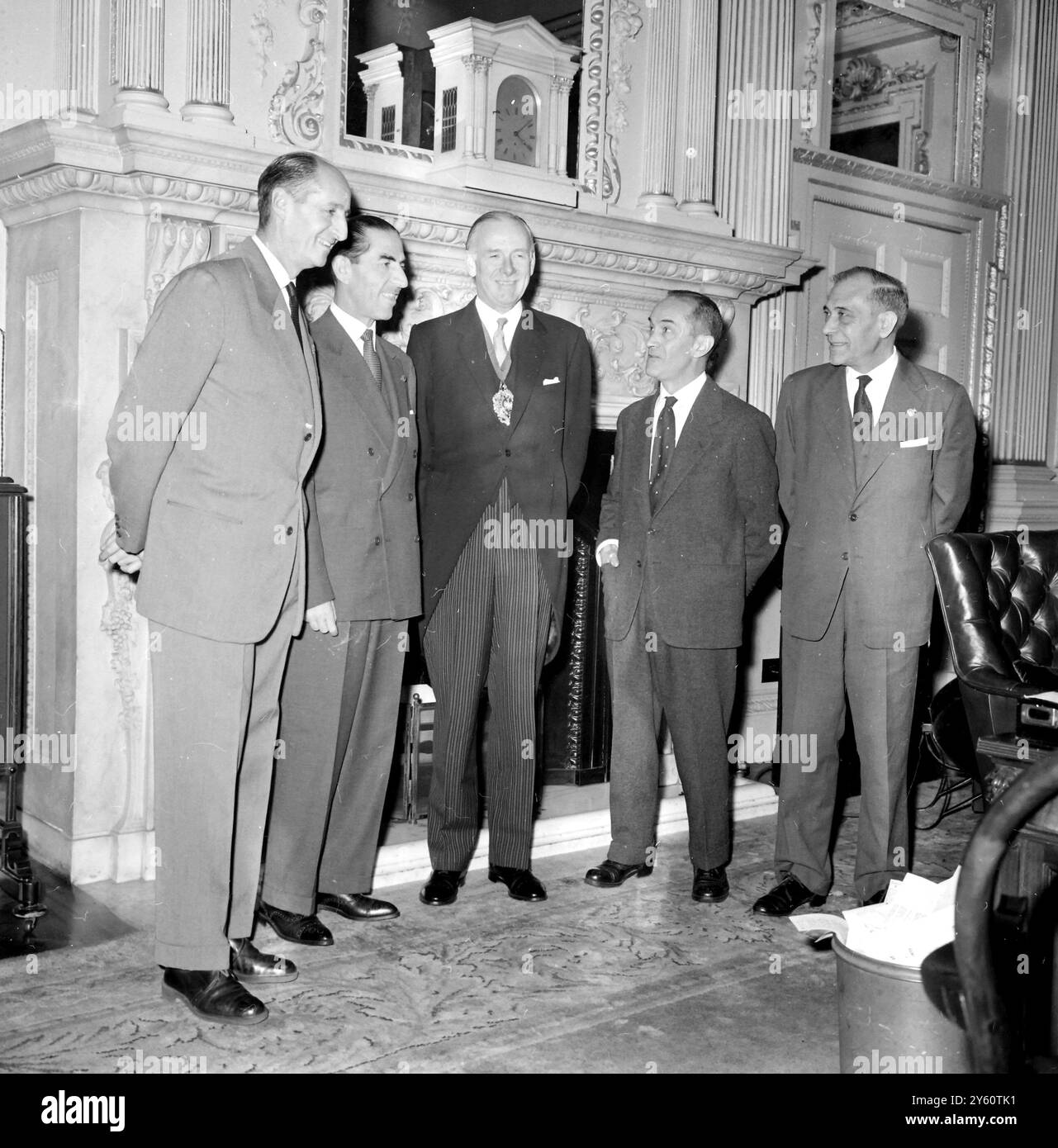MEETINGS LONDON MAYOR AND SPANISH MAYORS 20 OCTOBER 1960 Stock Photo ...