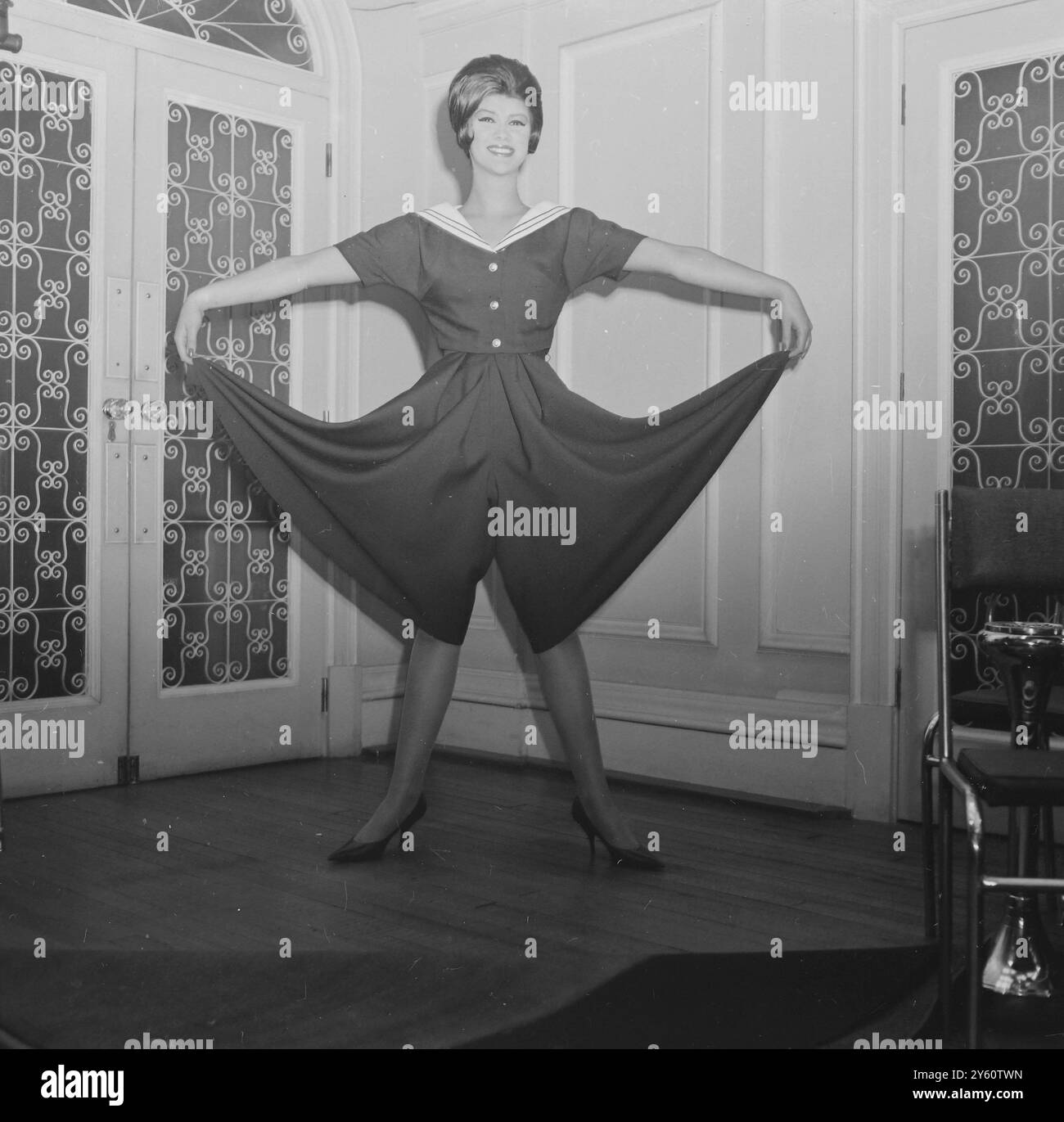 MAUDLING REGIN OPENS MOTOR SHOW / 19 OCTOBER 1960 Stock Photo - Alamy