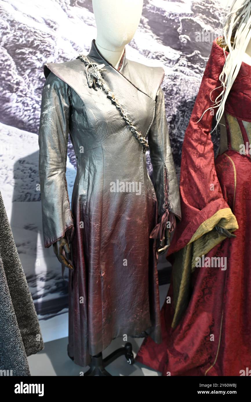 Daenerys Targaryen (Emilia Clarke) Death Ensemble from Game of Thrones ...