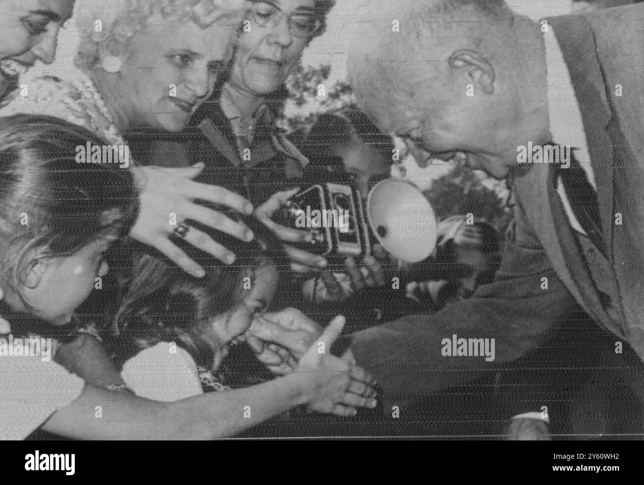 AMERICAN PRESIDENT DWIGHT EISENHOWER BIRTHDAY WITH SMALL GIRL / 15 ...