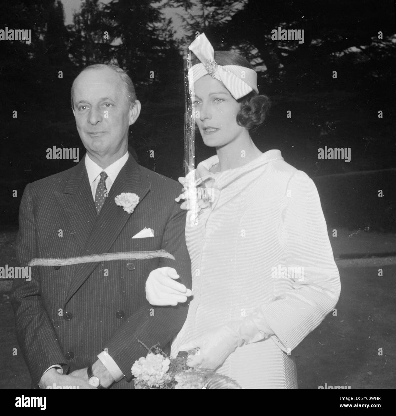 ASTOR LORD WEDS PUGH BRONWEN / 14 OCTOBER 1960 Stock Photo - Alamy