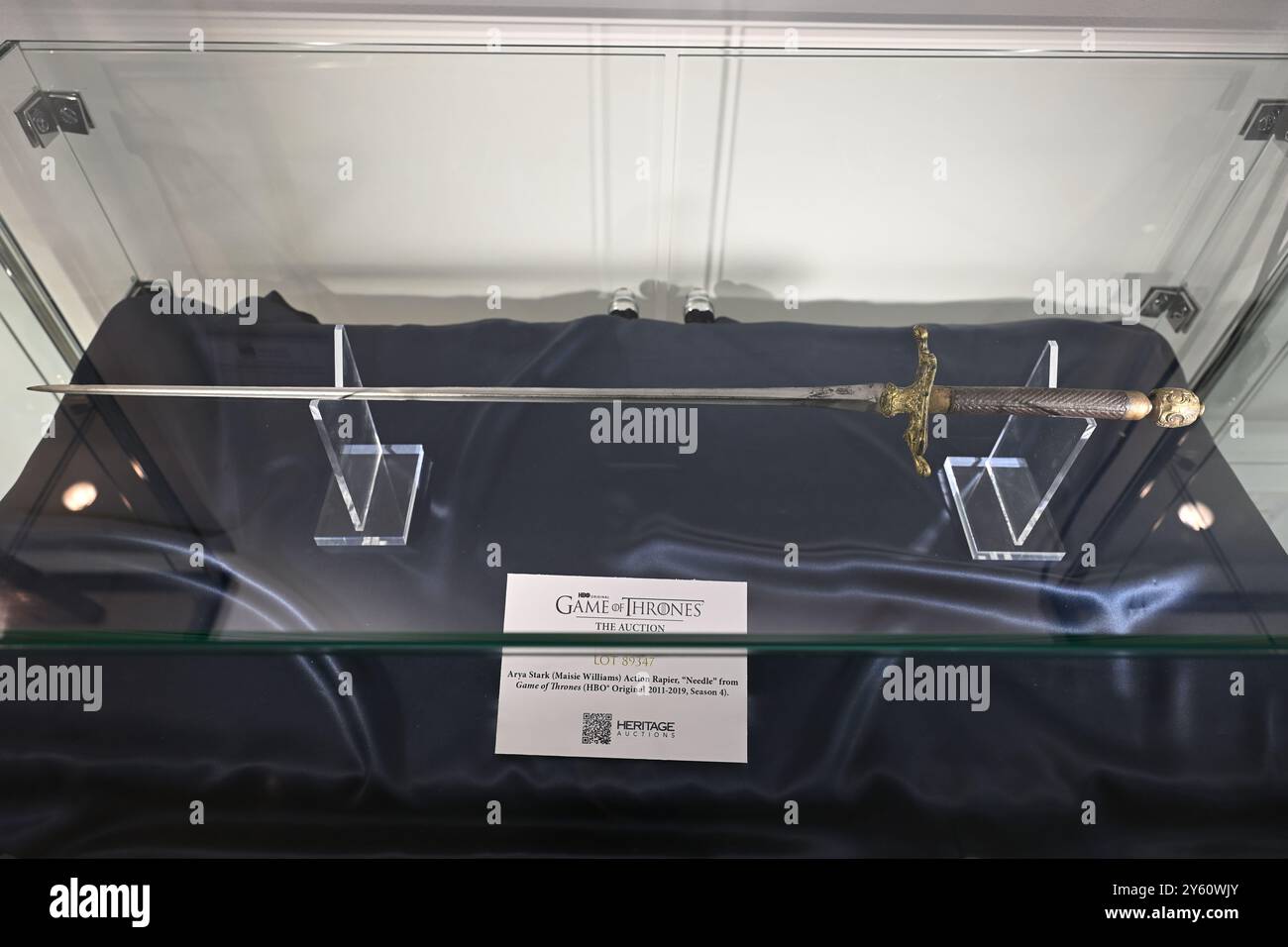 Arya Stark (Maisie Williams) Action Rapier, “Needle” from Game of ...