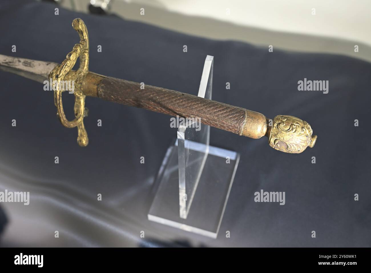 Arya Stark (Maisie Williams) Action Rapier, “Needle” from Game of ...