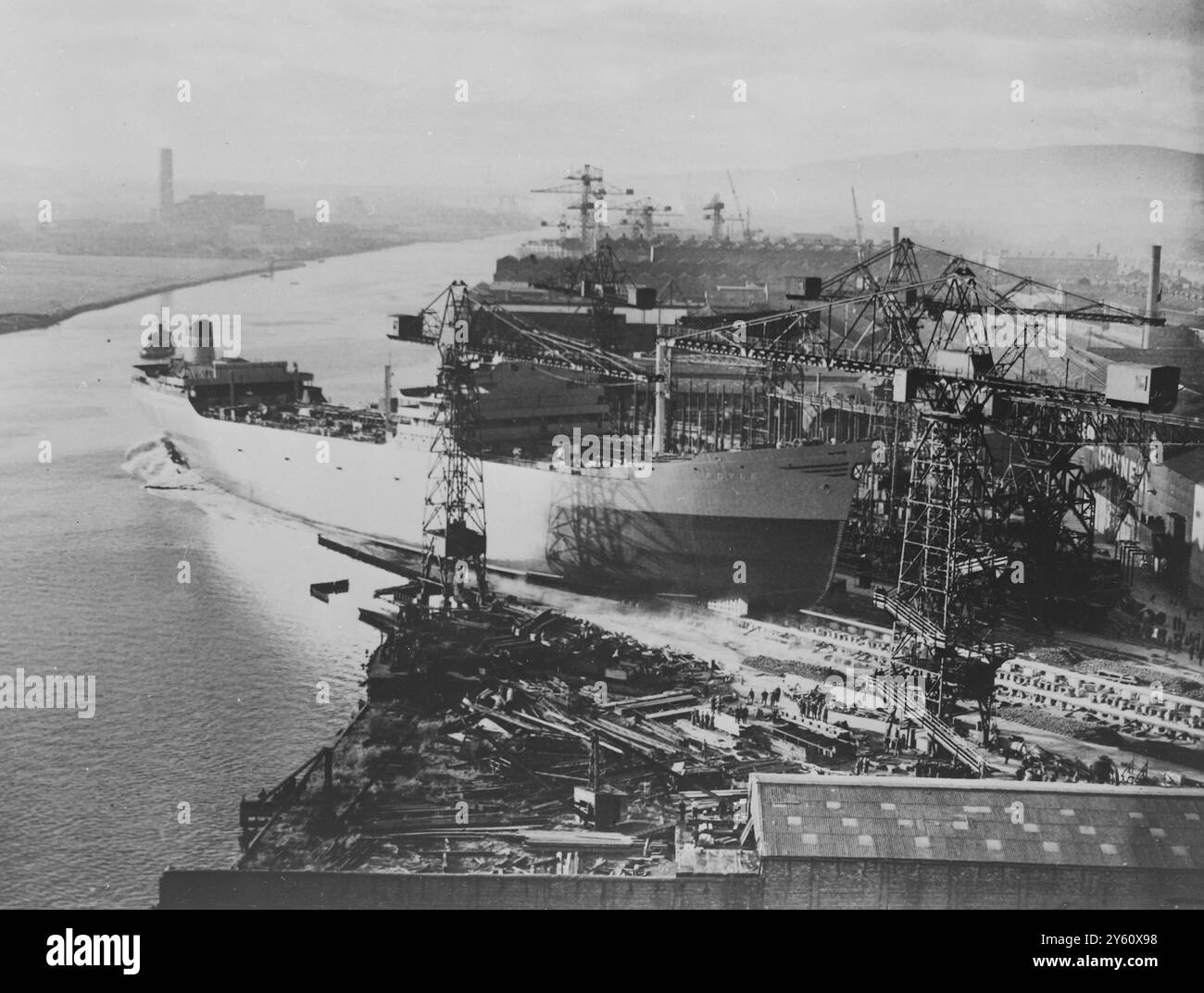 SHIPS LAUNCH FOYLE AT CLYDESIDE 11 OCTOBER 1960 Stock Photo - Alamy