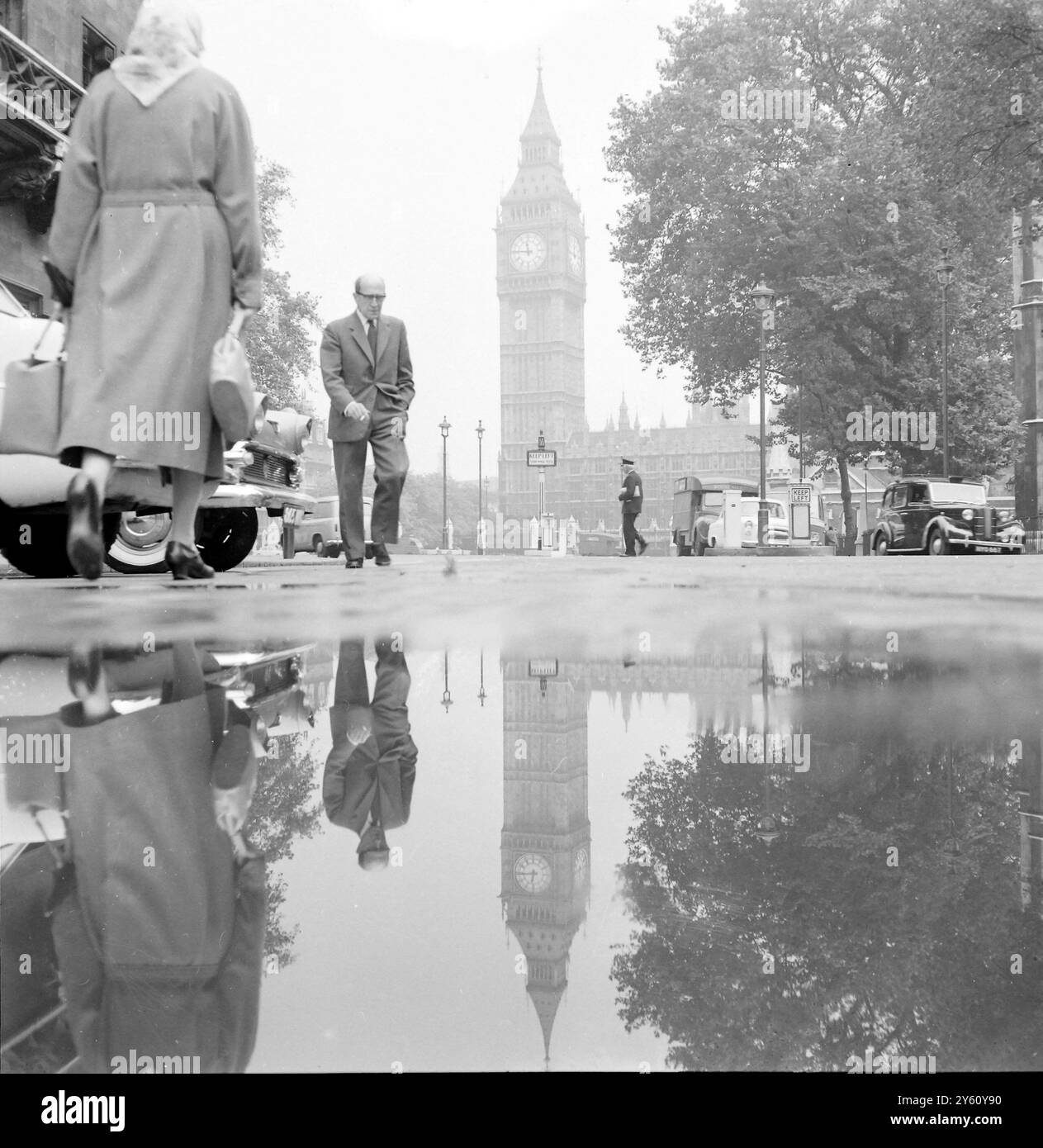 BIG BEN REFLECTION IN THE RAIN PUDDLE LONDON 30 SEPTEMBER 1960 Stock ...
