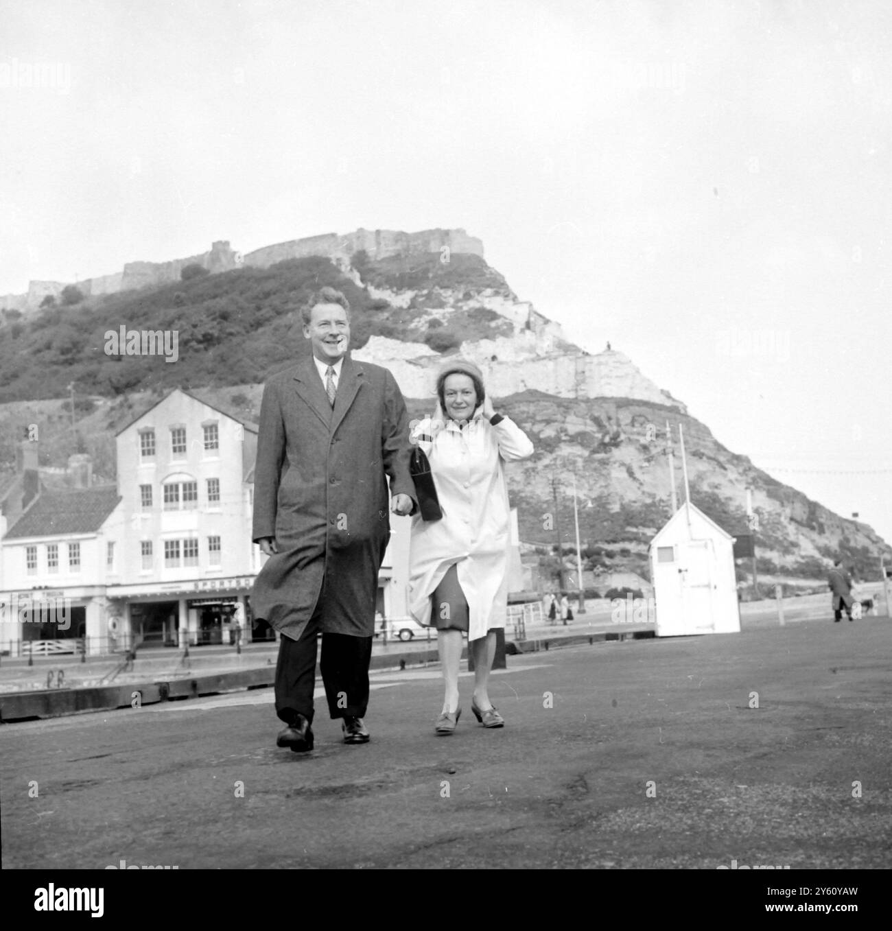GAITSKELL HUGH WIFE SCARBOROUGH / 2 OCTOBER 1960 Stock Photo - Alamy