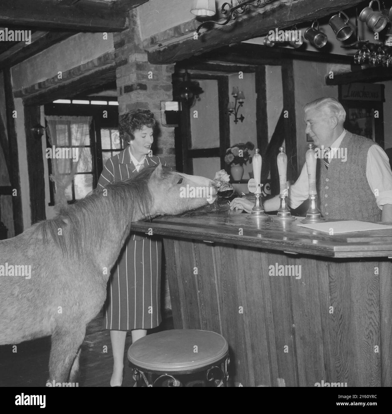 WHITE SAM WIFE DOREEN / 26 SEPTEMBER 1960 Stock Photo - Alamy