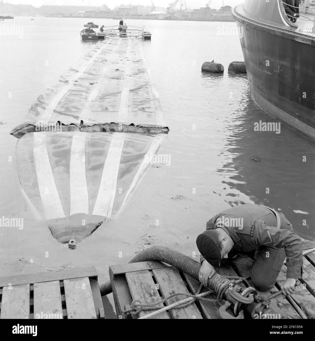 EQUIPMENT GIANT DRACONE SEA SERPENT NYLON OIL CARRIER 23 SEPTEMBER 1960 ...